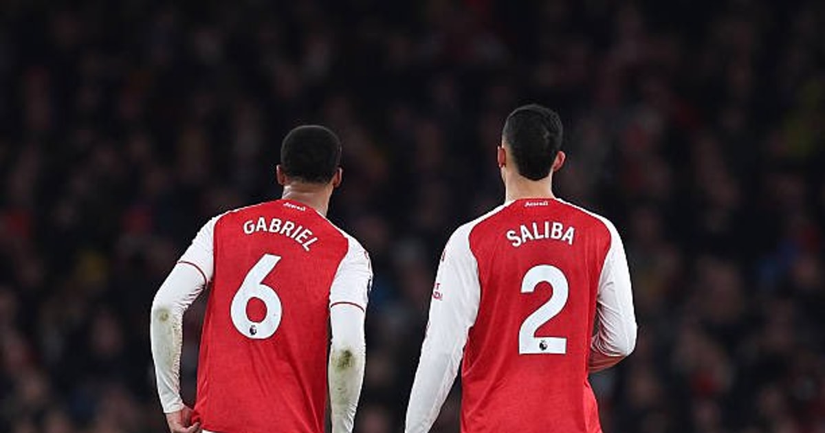 Saliba và Gabriel: Tấm khiên thép giúp Arsenal đánh bại Everton 2-0