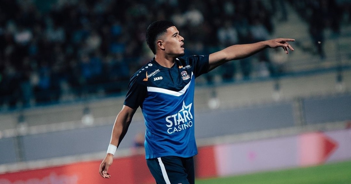 Ragnar Oratmangoen rời FCV Dender trong đợt thanh lọc 13 cầu thủ tại Bỉ